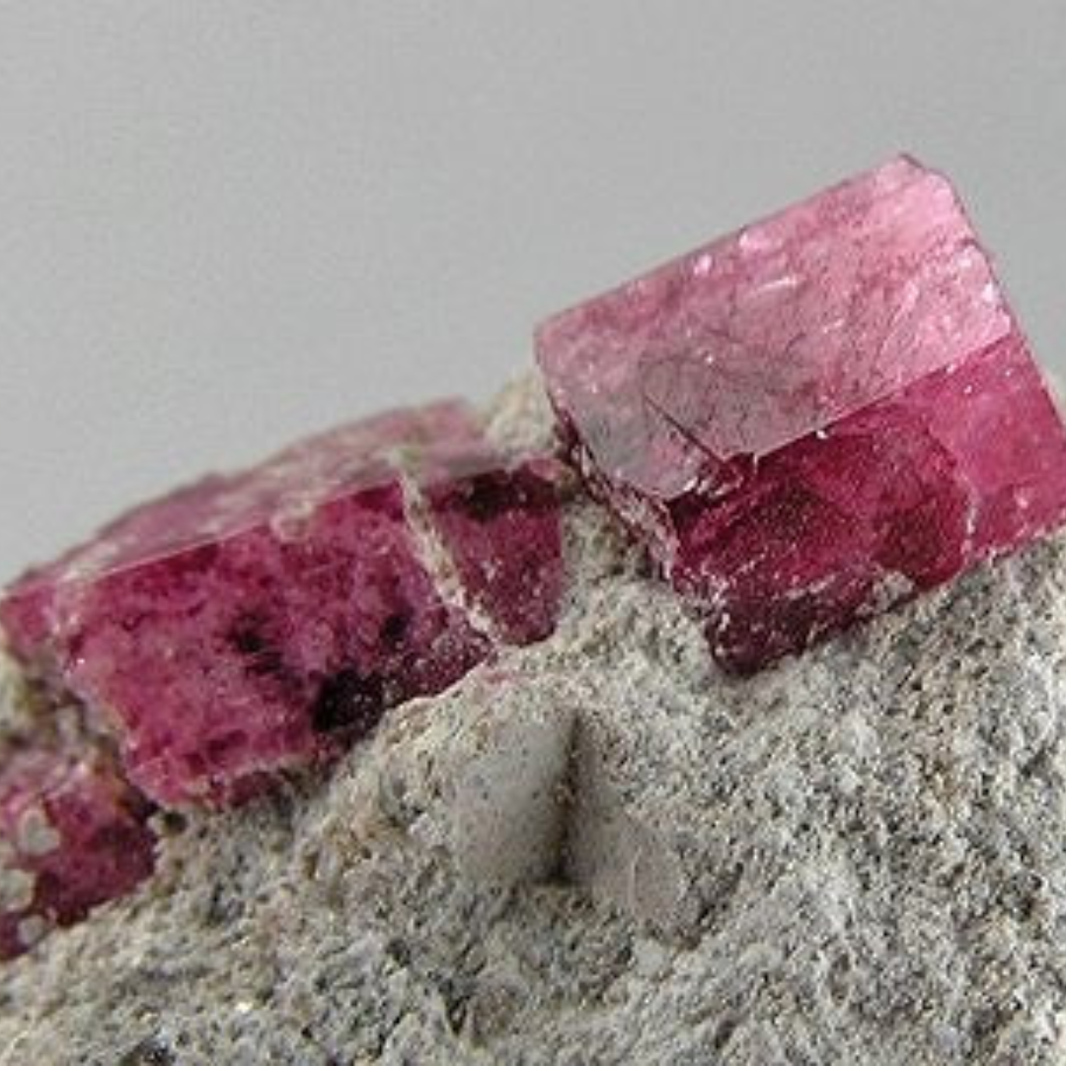 Bixbite Gemstone: Properties, Value, and Collector Insights – Fierce ...