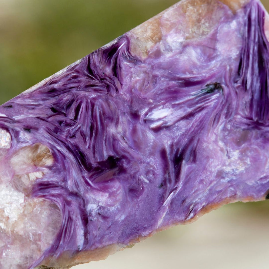 The Allure of Chatoyance: Understanding the Cat's Eye Effect in Gems ...